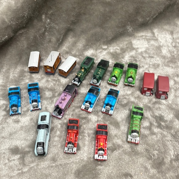 Thomas & Friends | Party Supplies | Lot Of 8 Thomas The Train Small ...